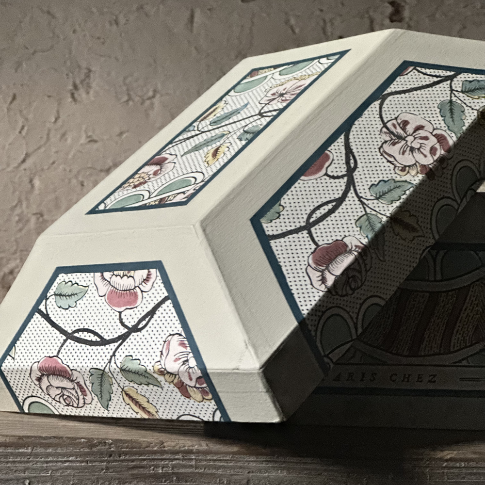 Antoinette Poisson Medium Wedding Box in "Guirlandes et Feston Green ...