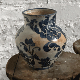 Amanda Moffat 6.5" Curved Vase